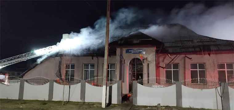 Incendiu de proporții la o școală gimnazială din Rusănești